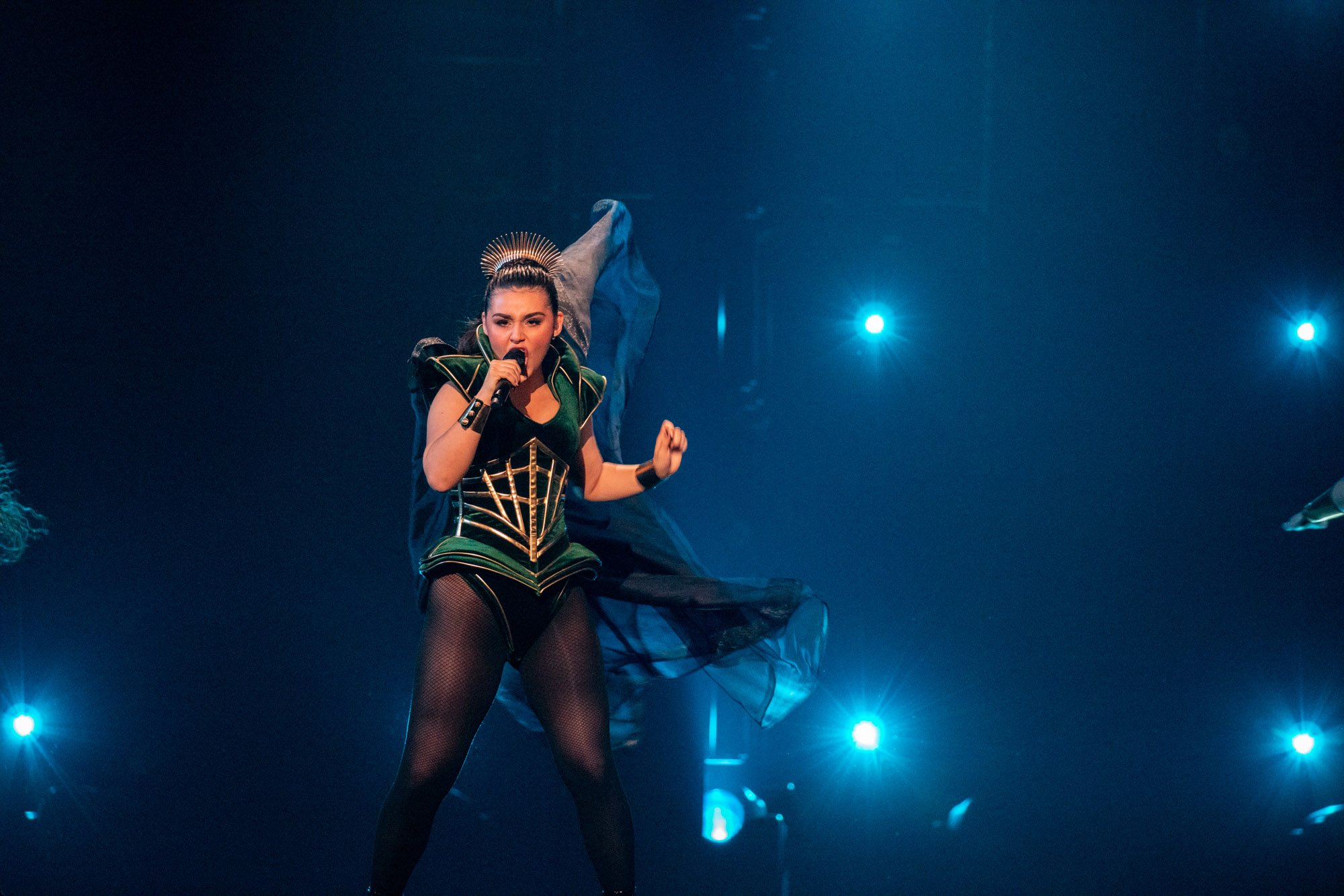 Liverpool live: Sweaty sweaters, video games and red feathers ...